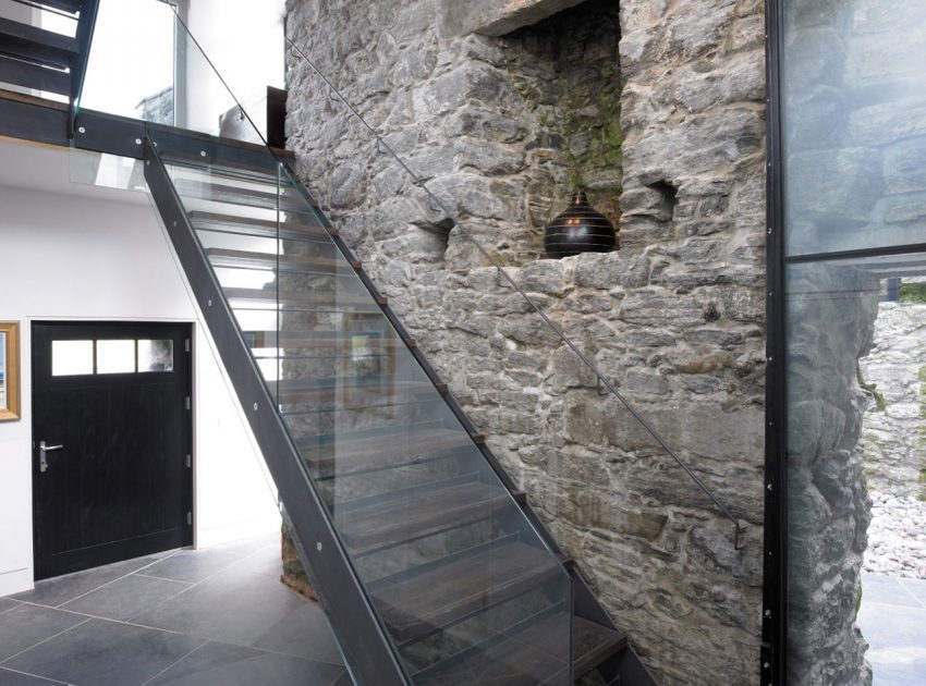 A Scottish Ruins Transformed Into an Exquisite Modern Home on the Isle ...