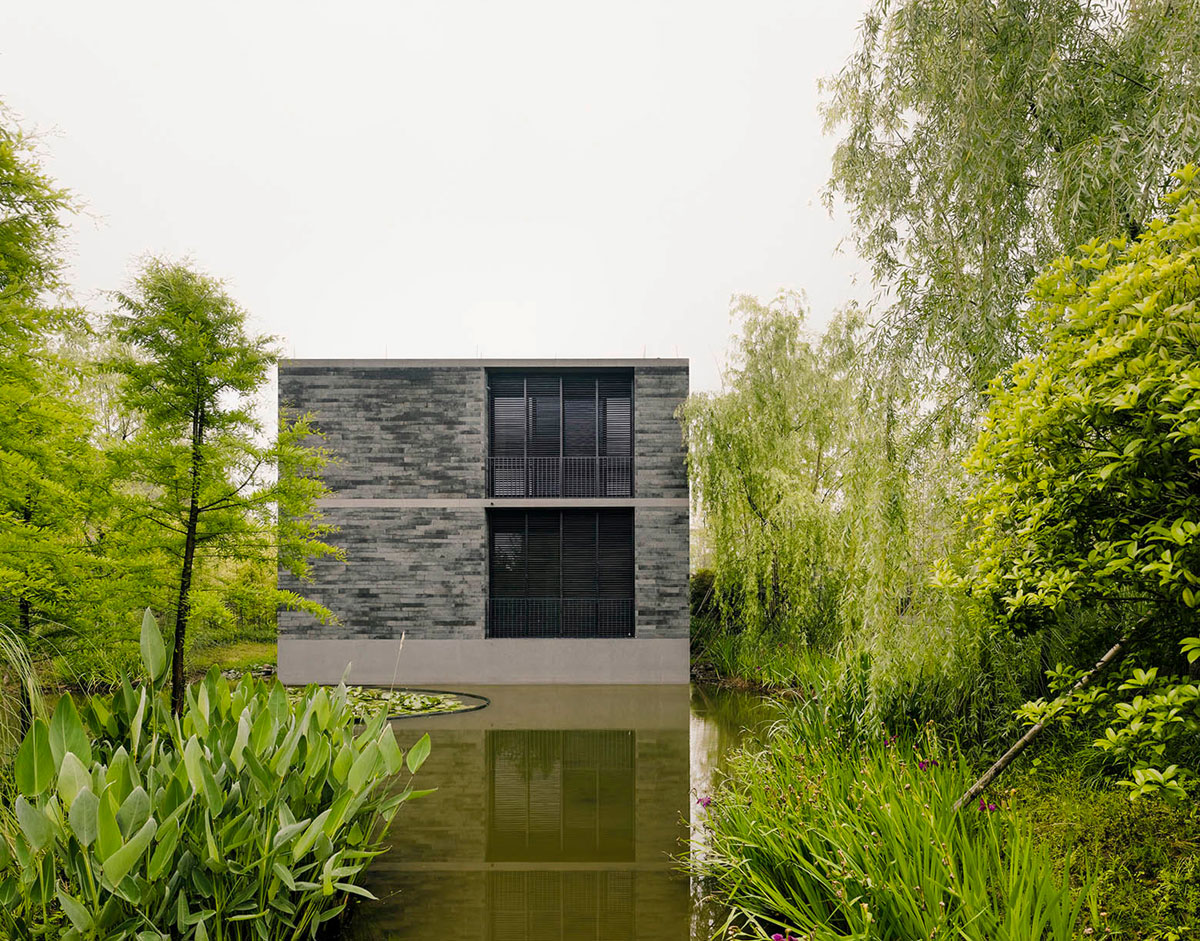 A Stunning Floating House Surrounded by a Water Garden in Hangzhou ...