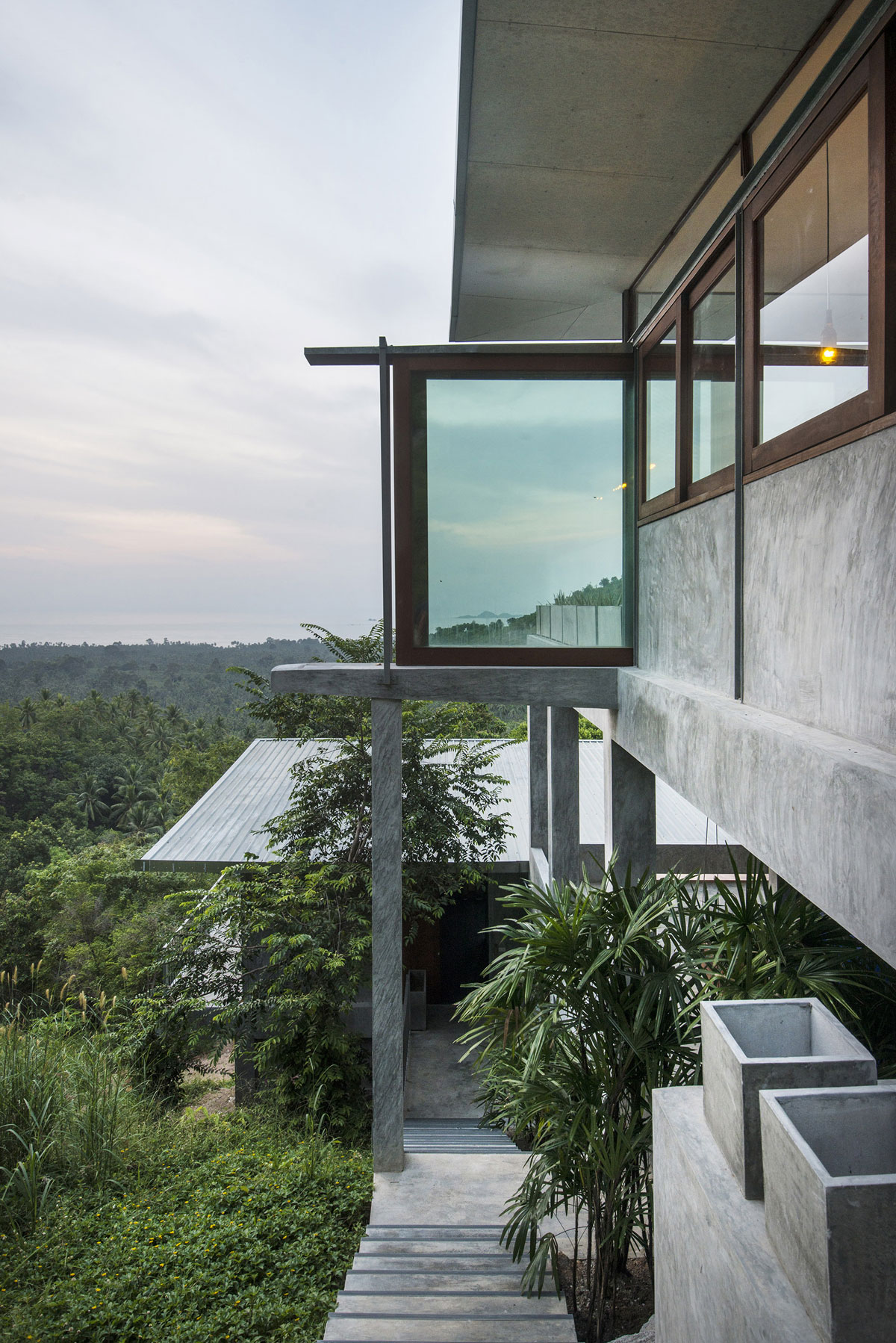 A Stunning House Built with Concrete, Wood, Steel and Glass Structure ...