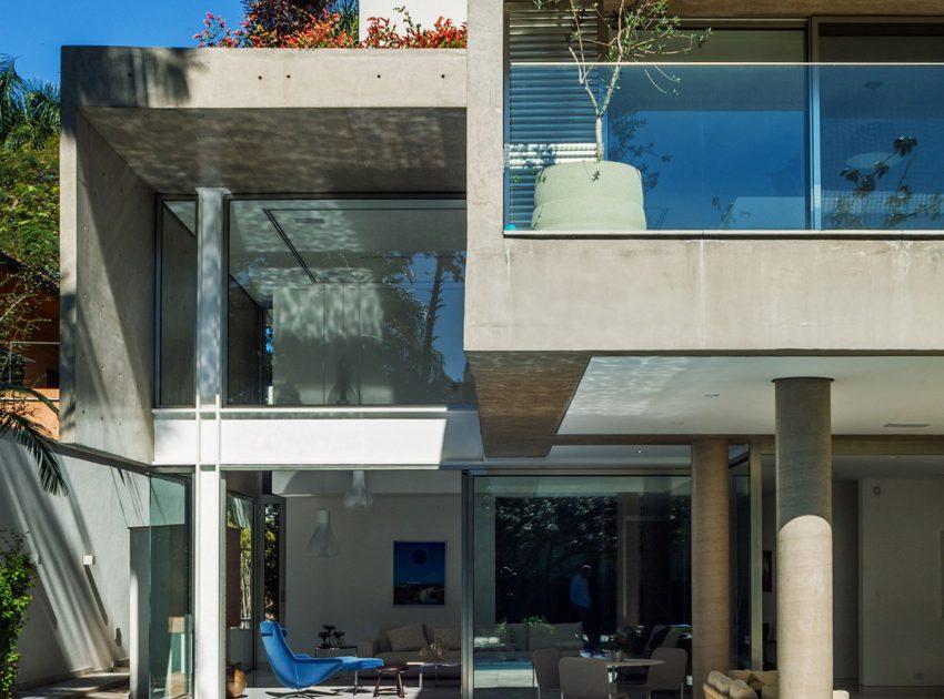 A Beautiful Rectangular House with a Mixture of Concrete and Steel ...