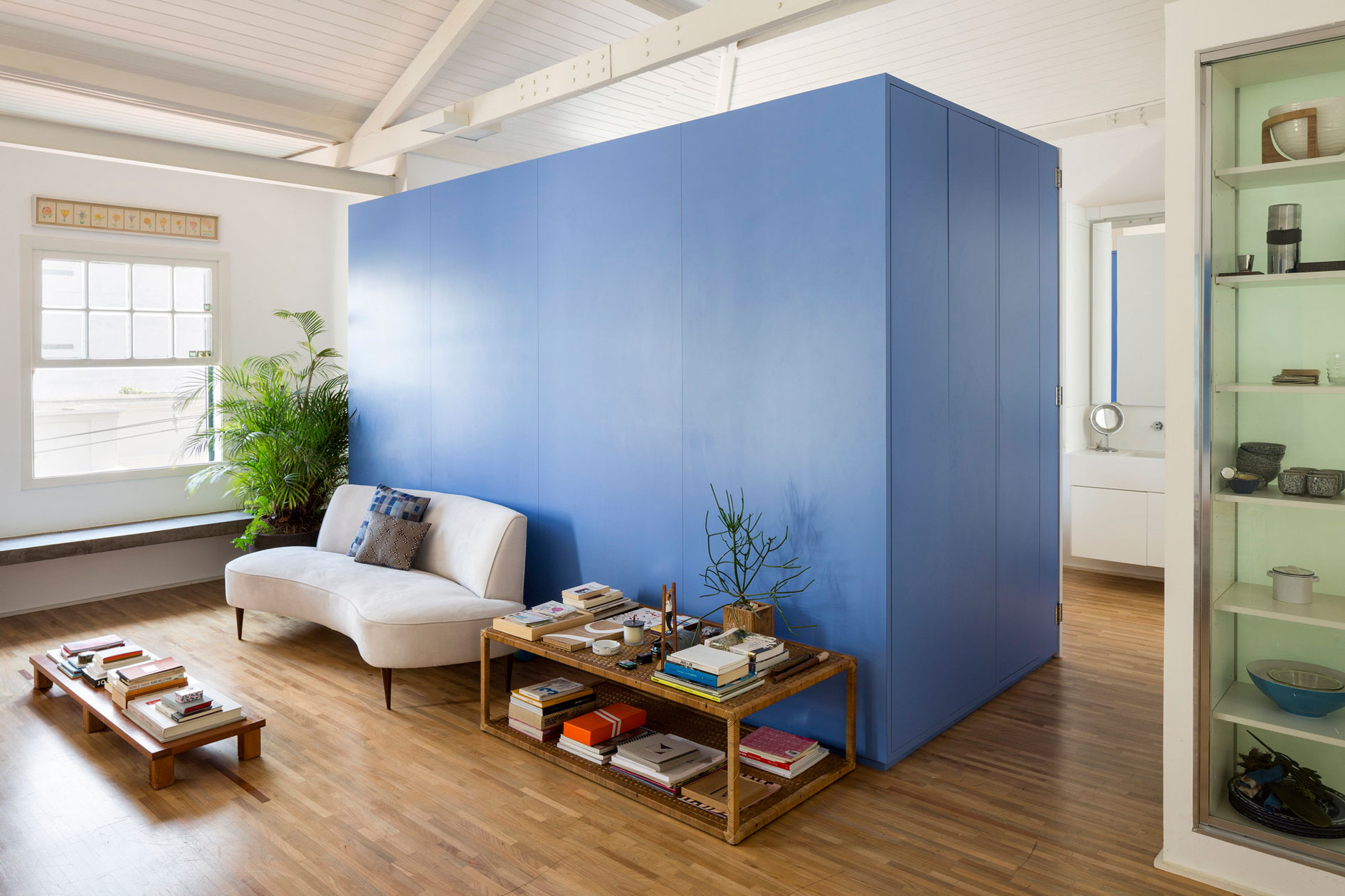 A Colorful and Sophisticated Apartment with Vibrant Interiors in ...