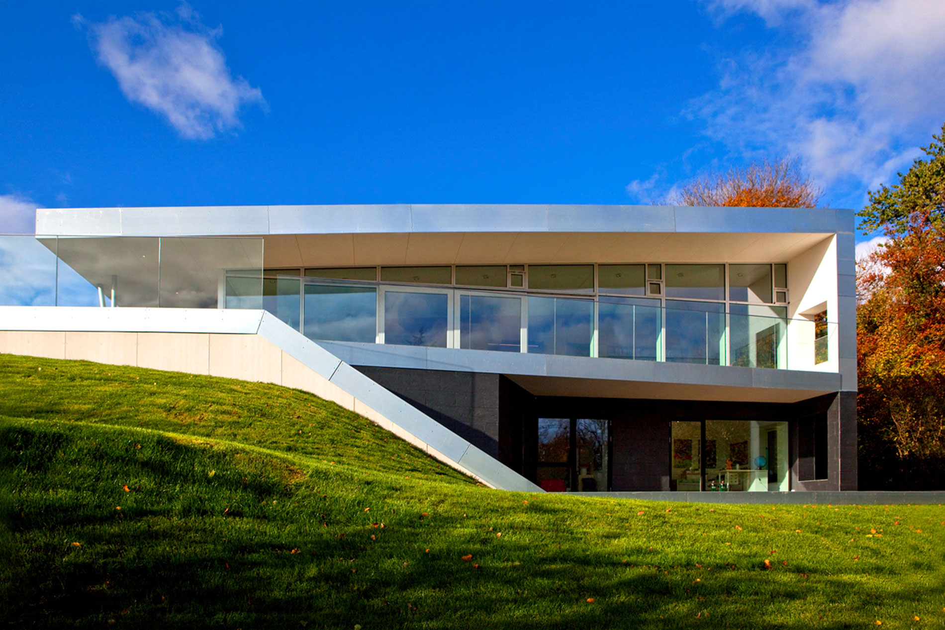 A Stunning Contemporary Home with Spacious and Dynamic Interiors in Aarhus