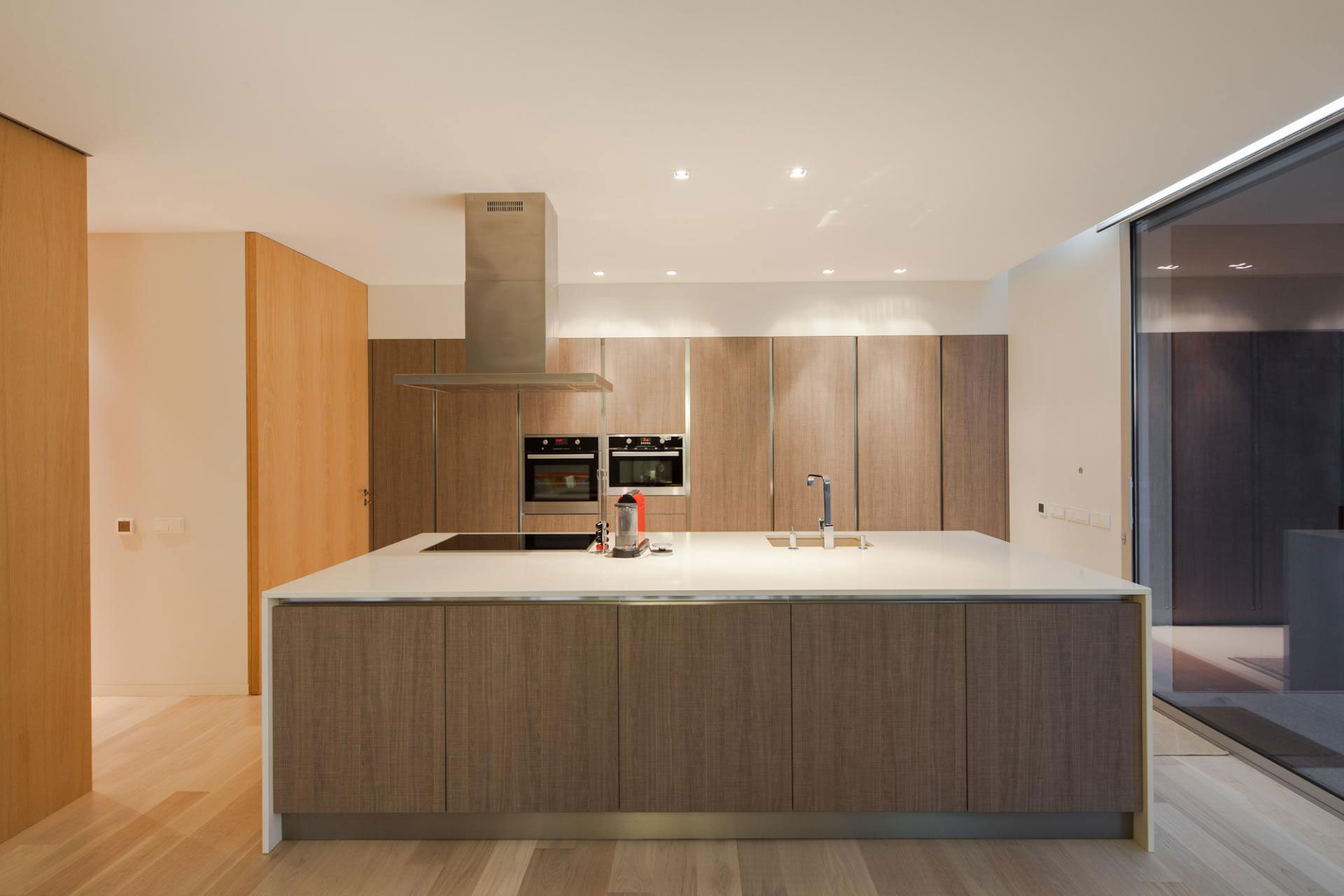 A Stunning Modern Rectangular House with a Splendid Architecture in ...