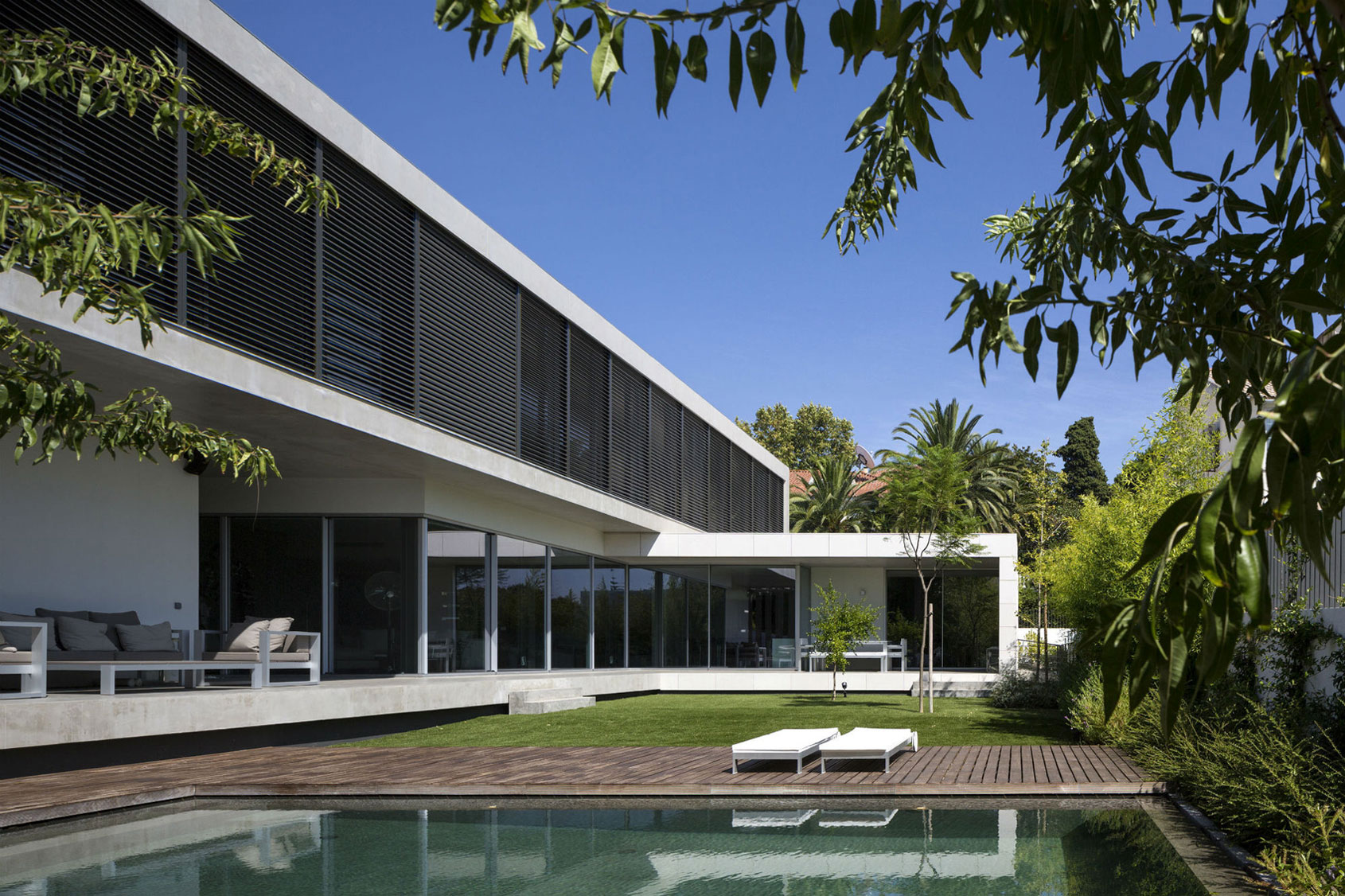 An Elegant Modern Rectangular-Shaped House with Joyful Interiors in ...