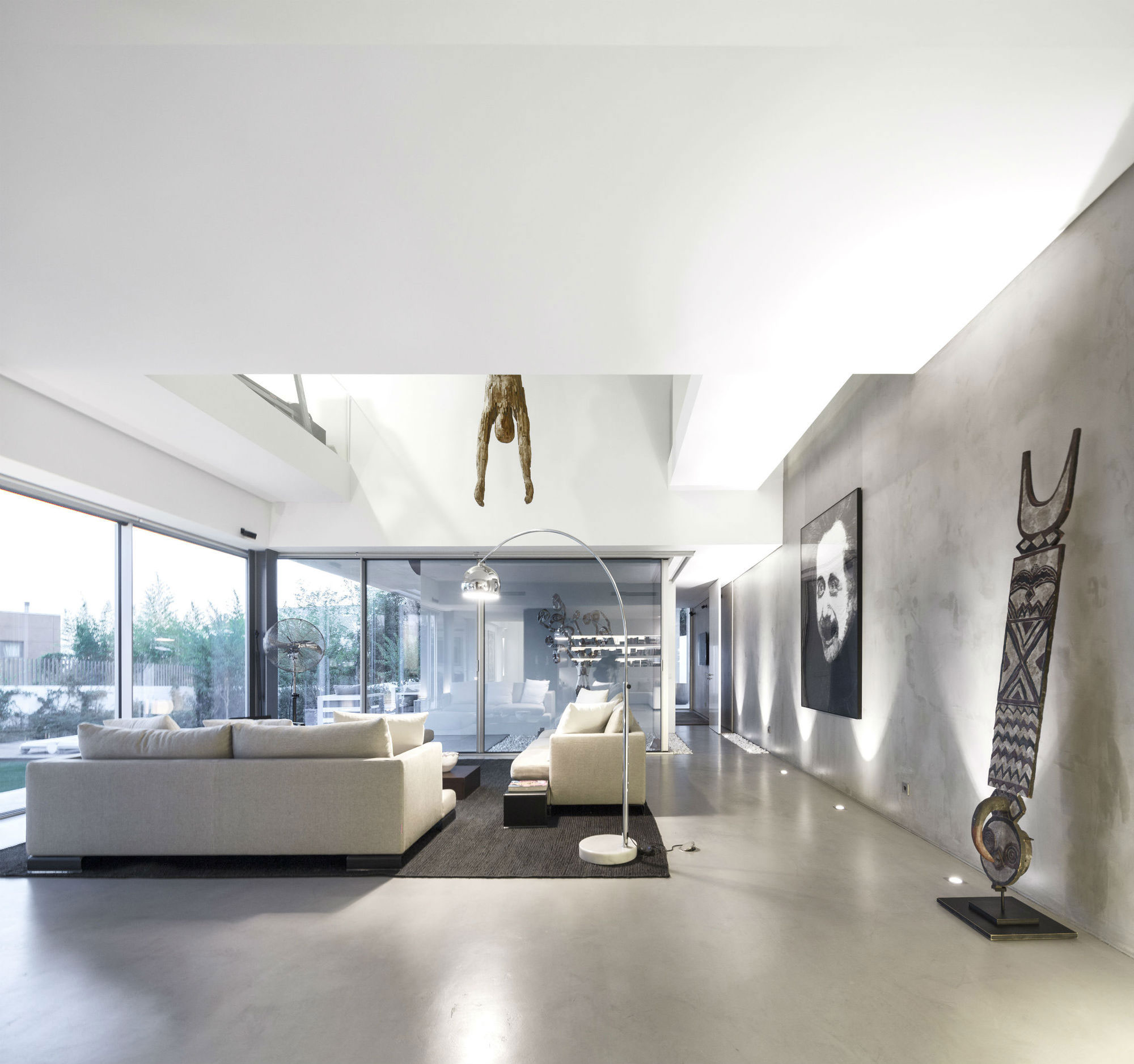 An Elegant Modern Rectangular-Shaped House with Joyful Interiors in ...