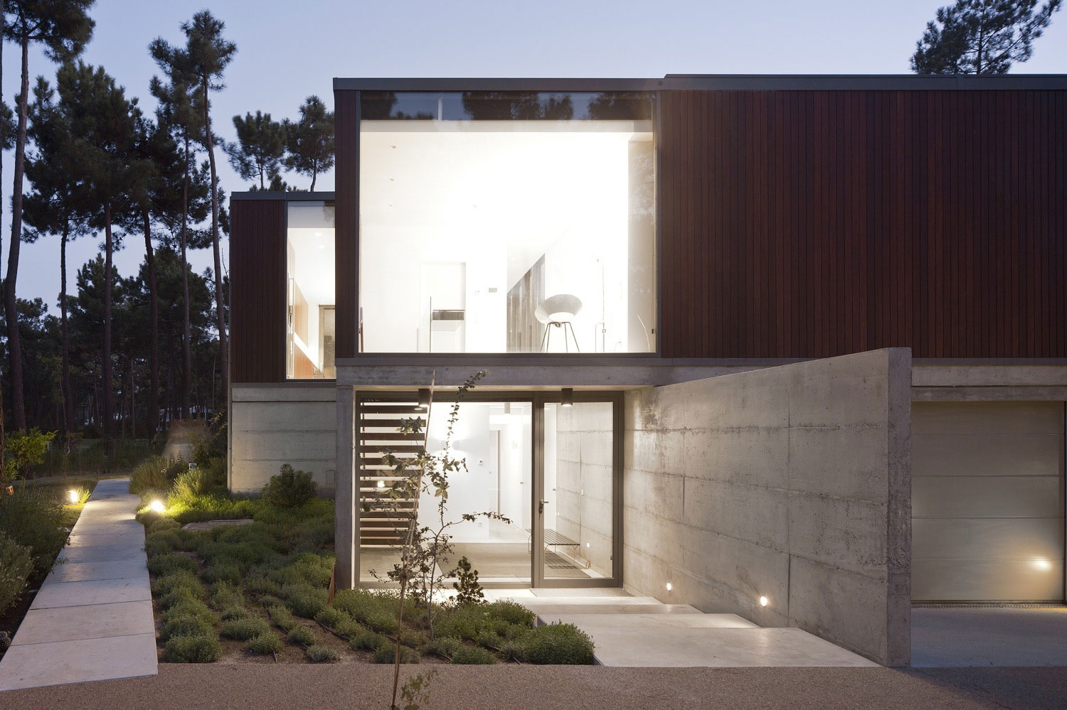 An Elegant Modern U-Shaped House in a Dense Pine Forest in Aroeira ...