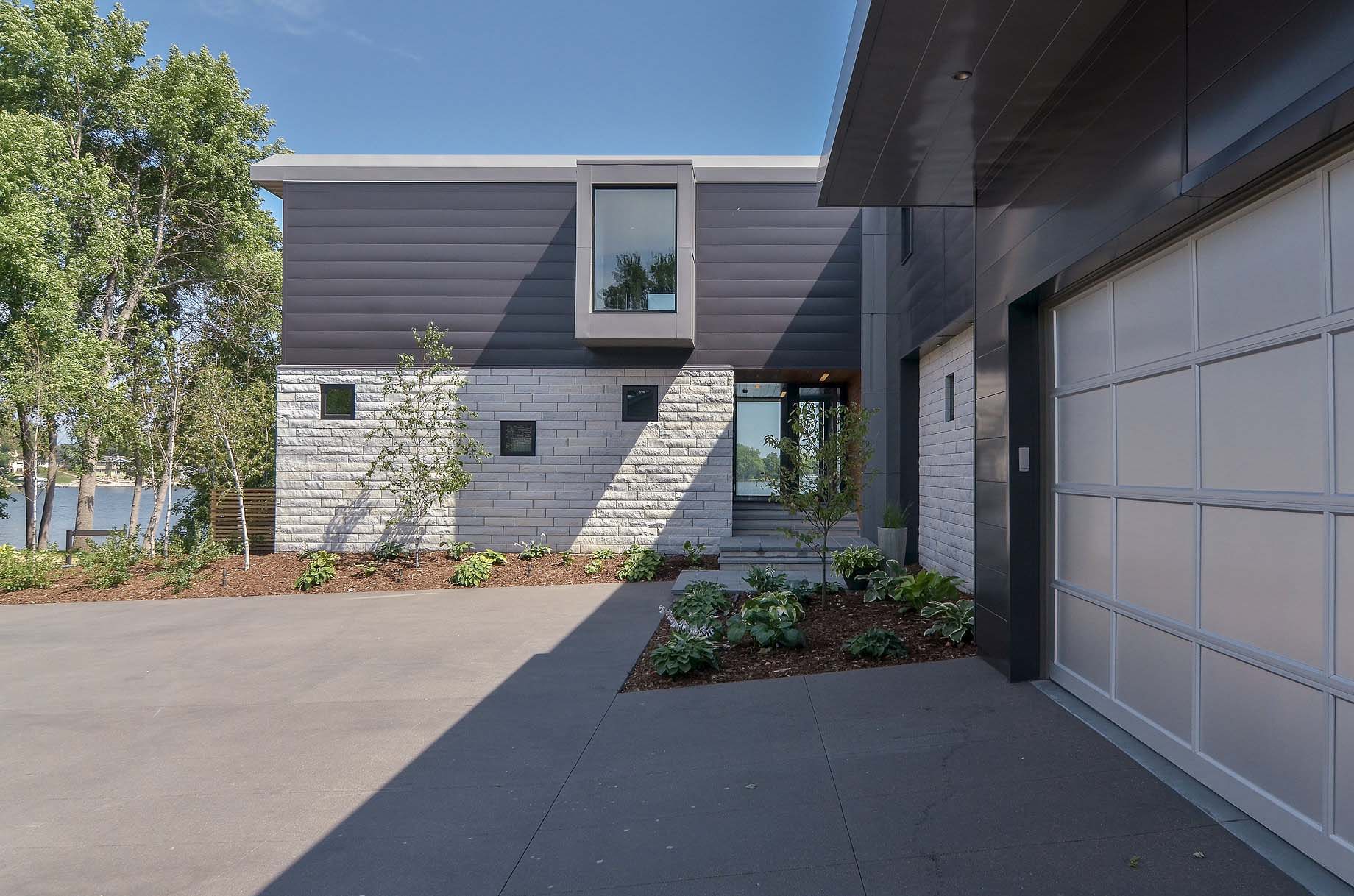 A Stunning Glass Lake House with Modern Silhouette of Earthy Materials ...