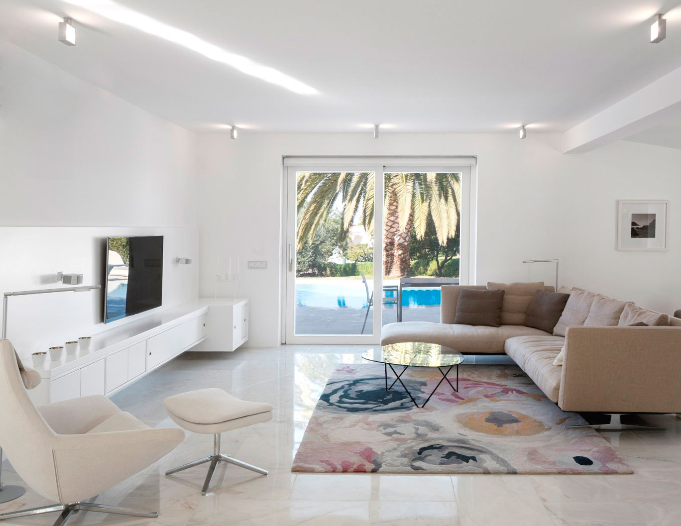 A Stylish Contemporary Home with Captivating Interiors in Algarve ...