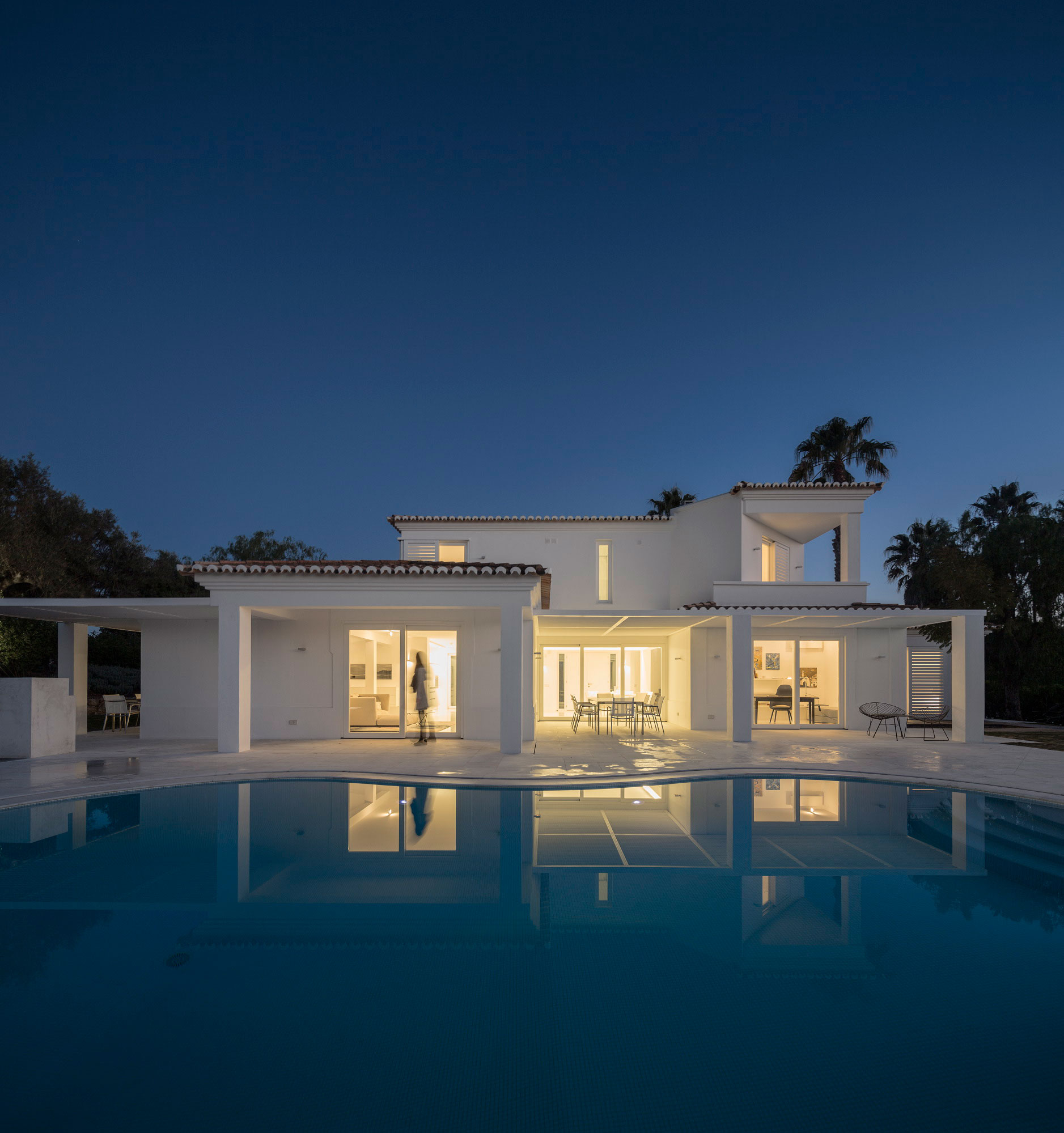 A Stylish Contemporary Home with Captivating Interiors in Algarve ...