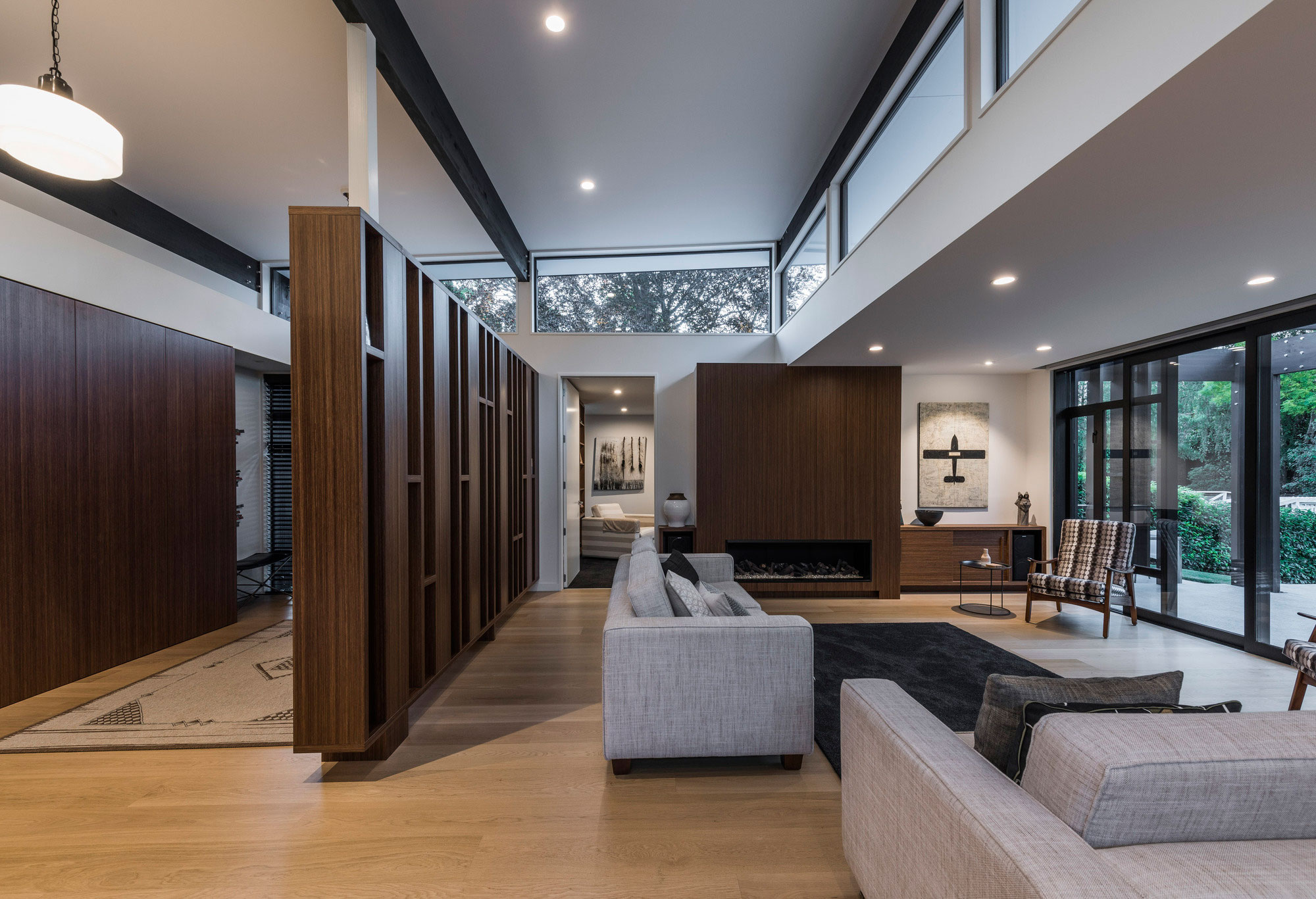 A Modern L-Shaped House with Light and Open Interiors in Fendalton, New Zealand