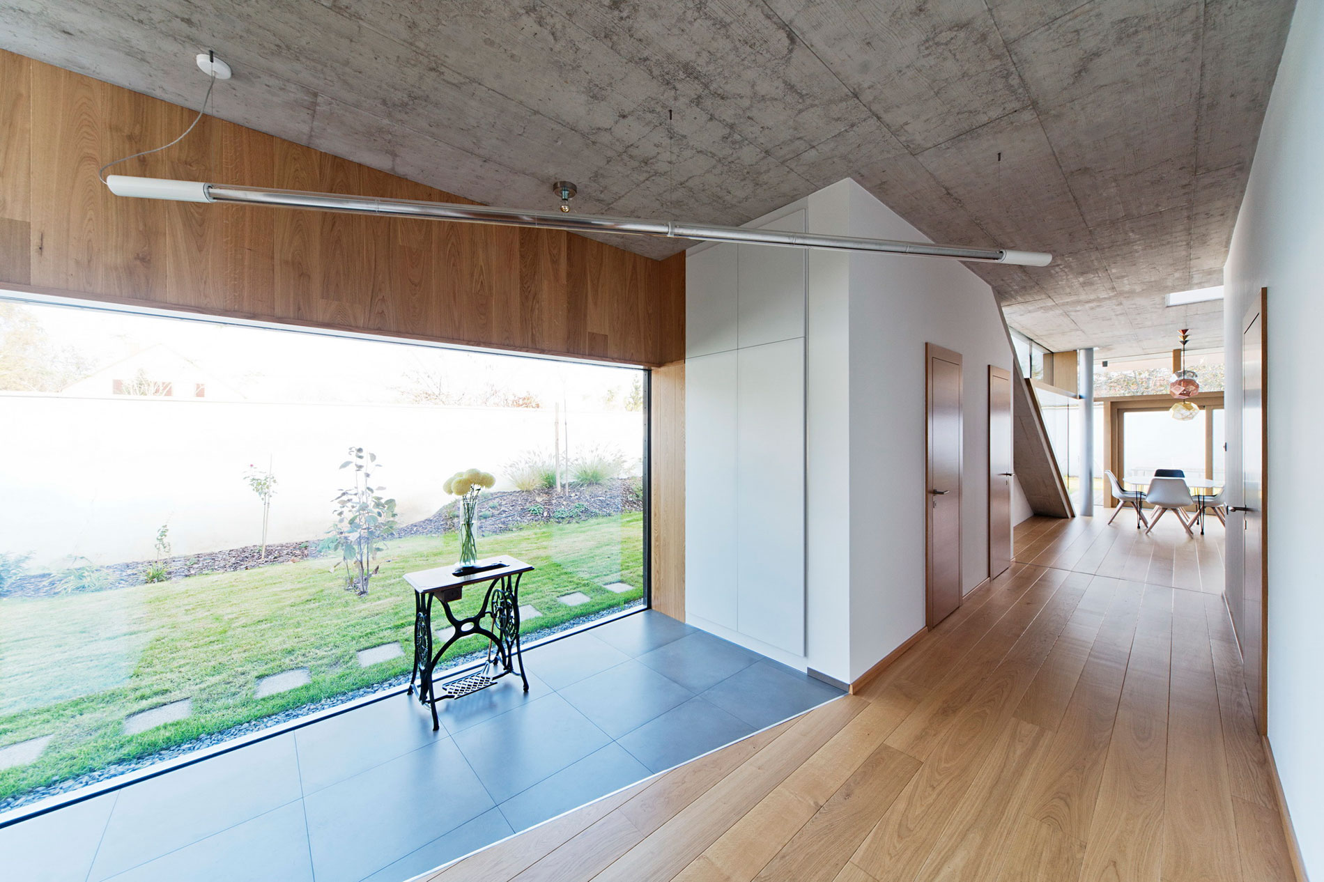A Modern Rectangular House Impresses with a Splendid Interior and ...