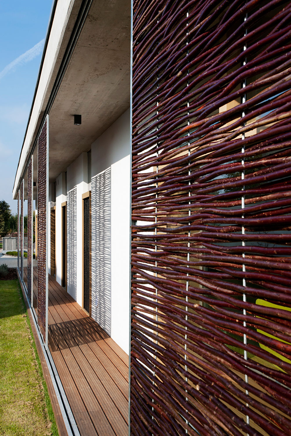 A Modern Rectangular House Impresses with a Splendid Interior and ...