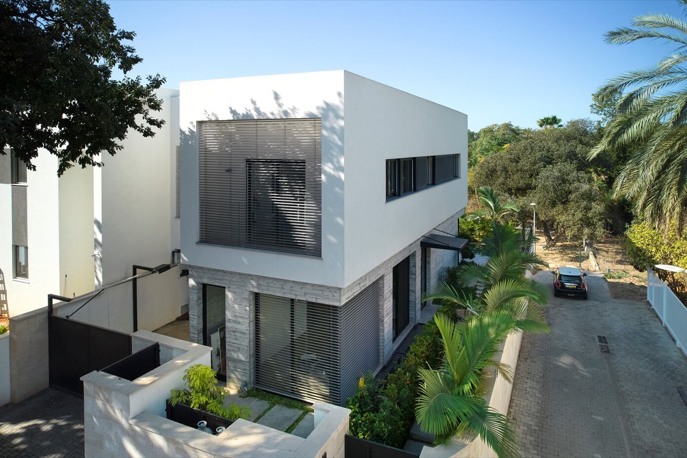 A Lively and Vibrant Modern Home with Earthy Tones and Natural ...