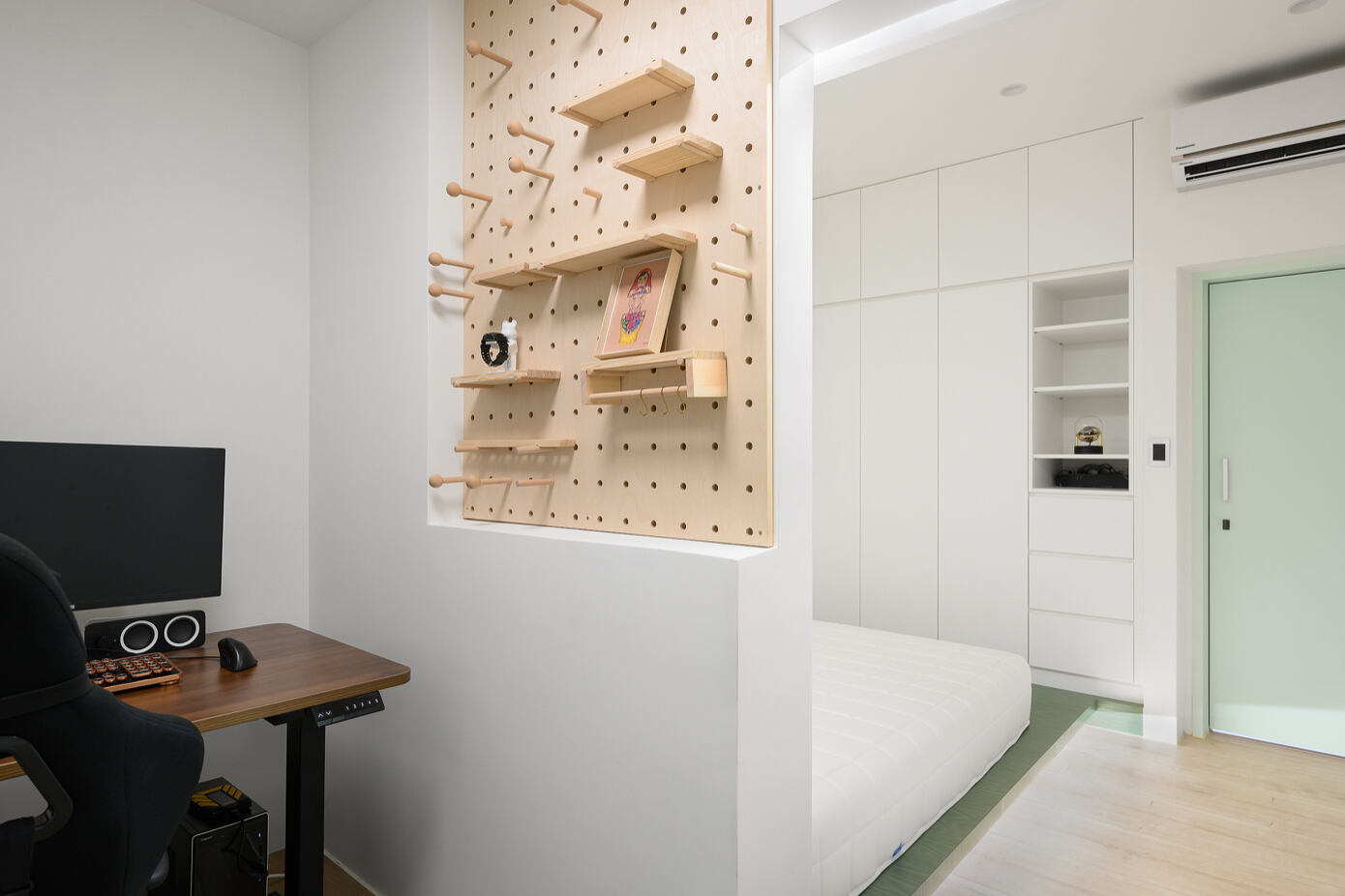 Fu Design Studio Creates a Beautiful Modern Home in New Taipei City ...