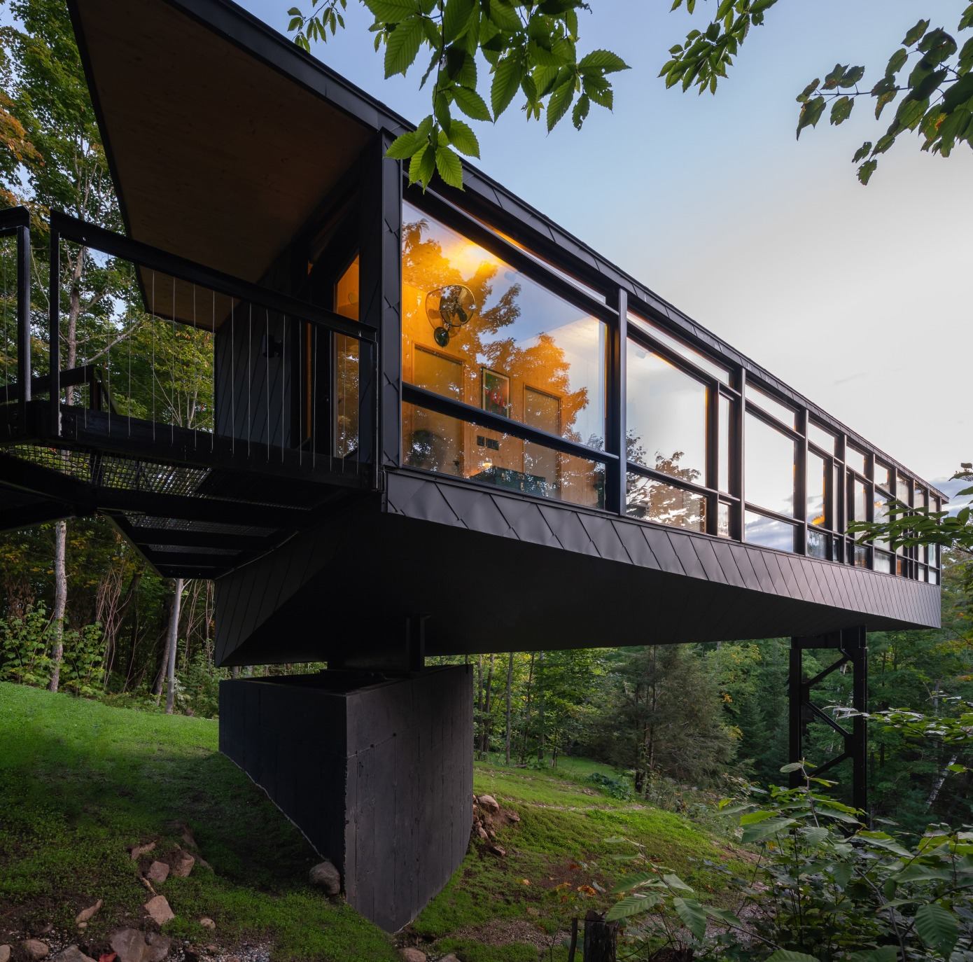 A Dramatic Cantilevered Cliff-Face Home with a Cozy Atmosphere in ...